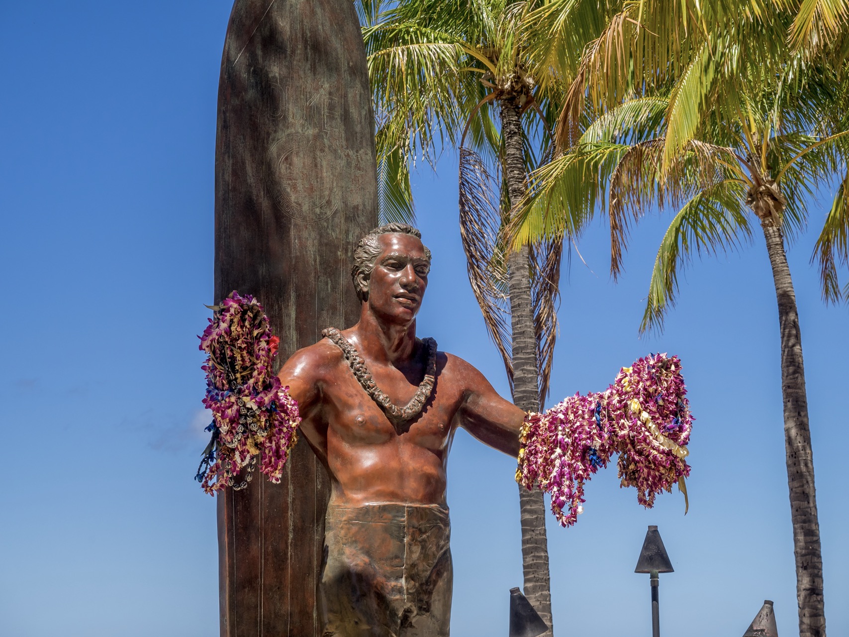 Duke Paoa Kahanamoku Statue - The Famous Hawaiian Surfer Statue ...